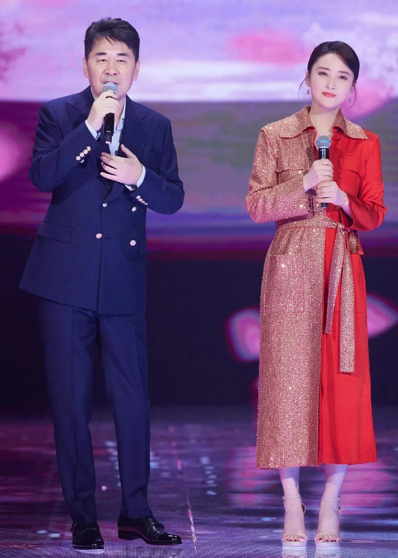 Jiang Qinqin and Chen Jianbin rarely sing on the same stage!Elegant and ...