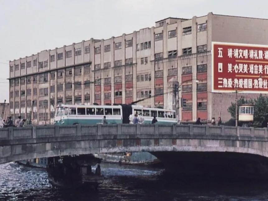 Shanghai in the 1980s, come and see if it can bring back your memories ...