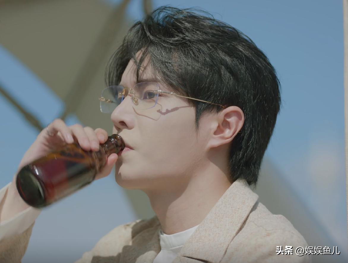 "I'll Wait for the Sea Breeze to Hug You" loves the male protagonist ...