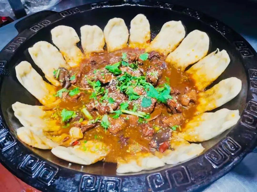 In his thirties, there are old and young, and he saves on food and ...