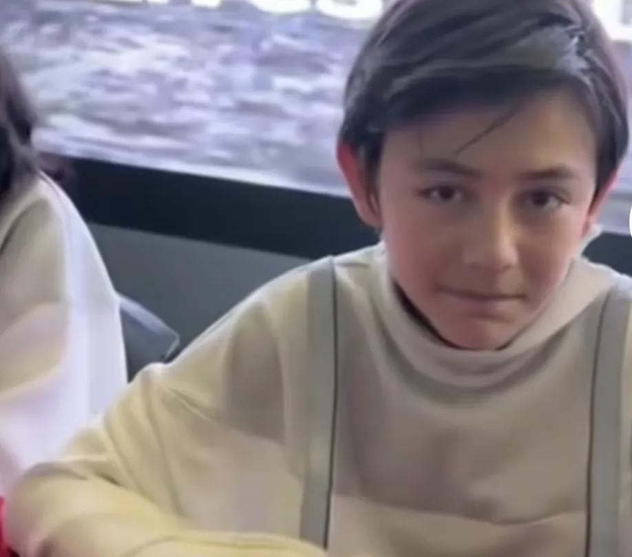 Liu Ye's son looks amazing! The side face looks like Di Lieba, the ...