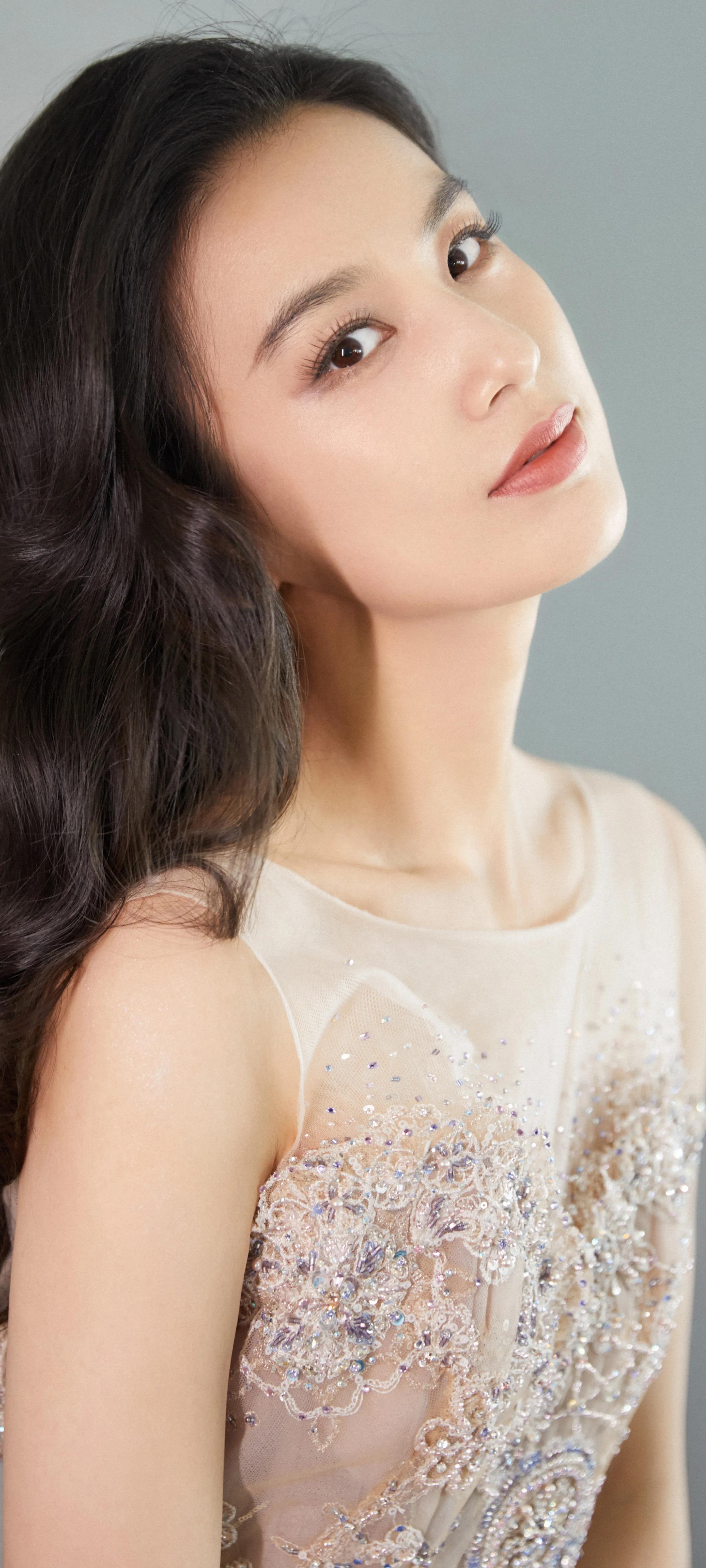 wallpaper!Huang Shengyi, who has perfect appearance and figure - iNEWS