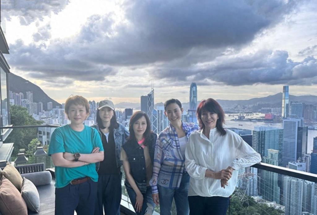 Zheng Yuling celebrated her birthday at Gu Jiyun's residence ...