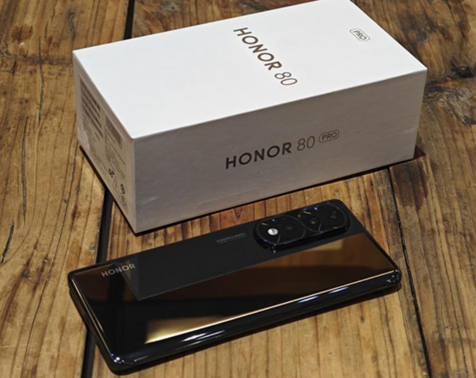 4 mobile phones with outstanding reputation in 2023, both Honor and ...