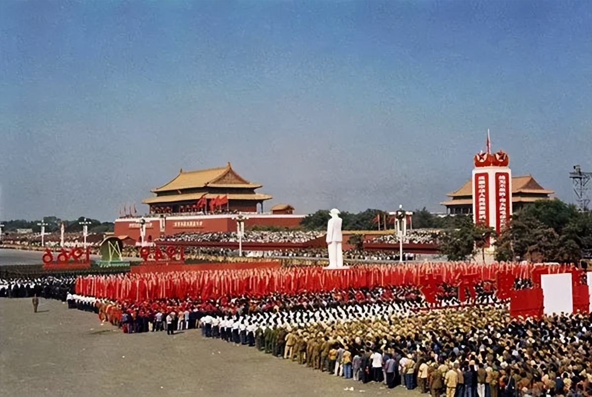 Famous photographer Weng Naiqiang: 1966~1976, China in color photos ...