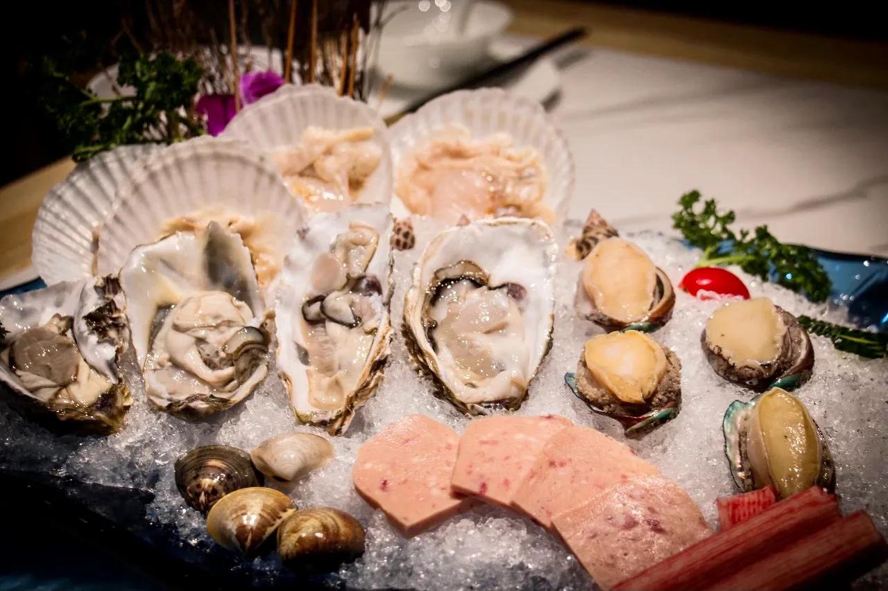 This Chengdu Golden Soup Fish Maw Chicken Hotpot Stewed for 8 hours is ...