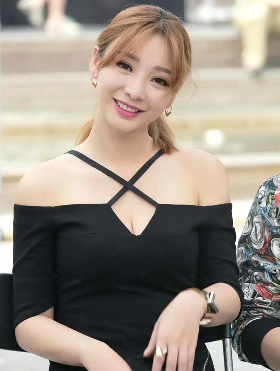 Beauty star "Liu Yan" is hot and sexy - iNEWS