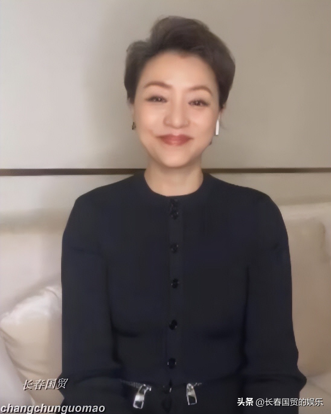 The 54-year-old host Yang Lan appeared without makeup, and the real ...