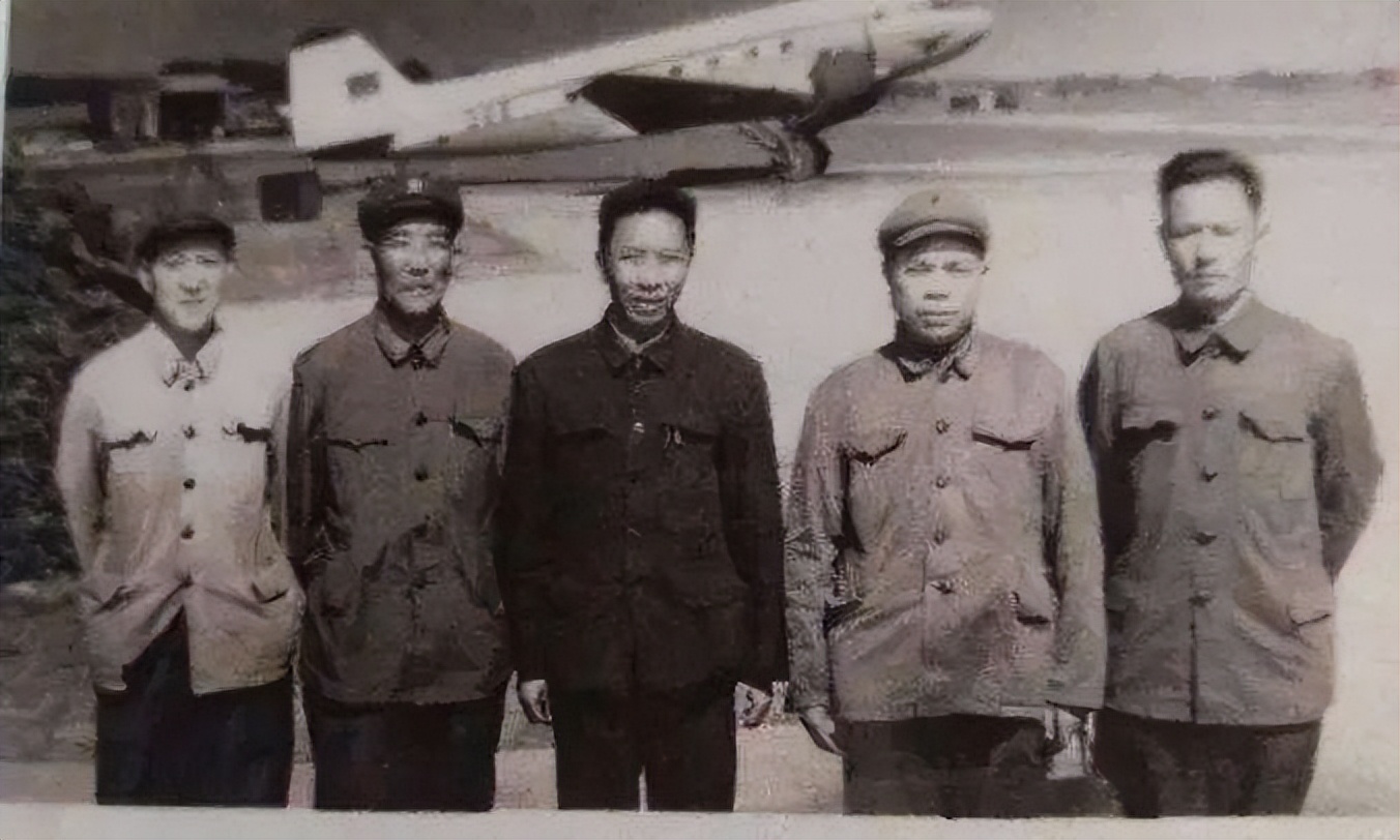 In 1973, a couple came to the Chengdu Military Region, took out a ...