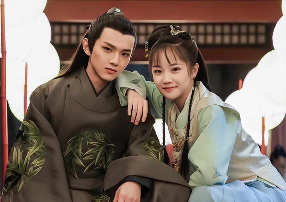 Xiao Zhan got wet in the bath in "Yu Gu Yao", showing off his toned chest muscles, which is very ...