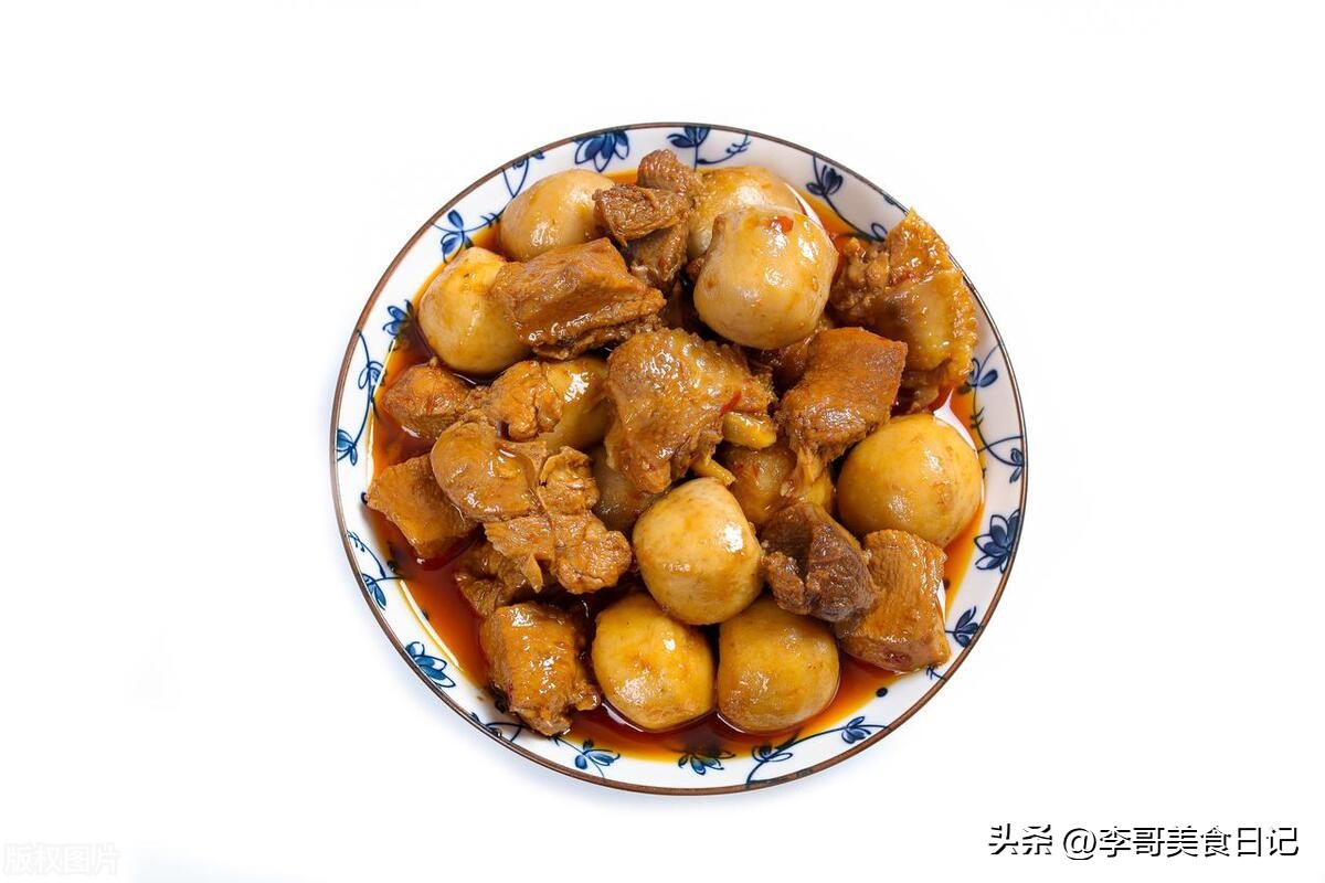 Stewed yellow chicken, delicious taste, good color and fragrance, let ...