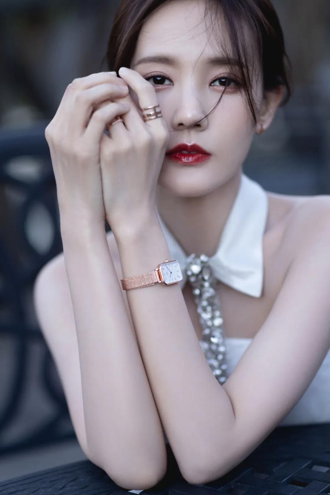 Li Yitong, a treasure girl with a sweet smile - iNEWS