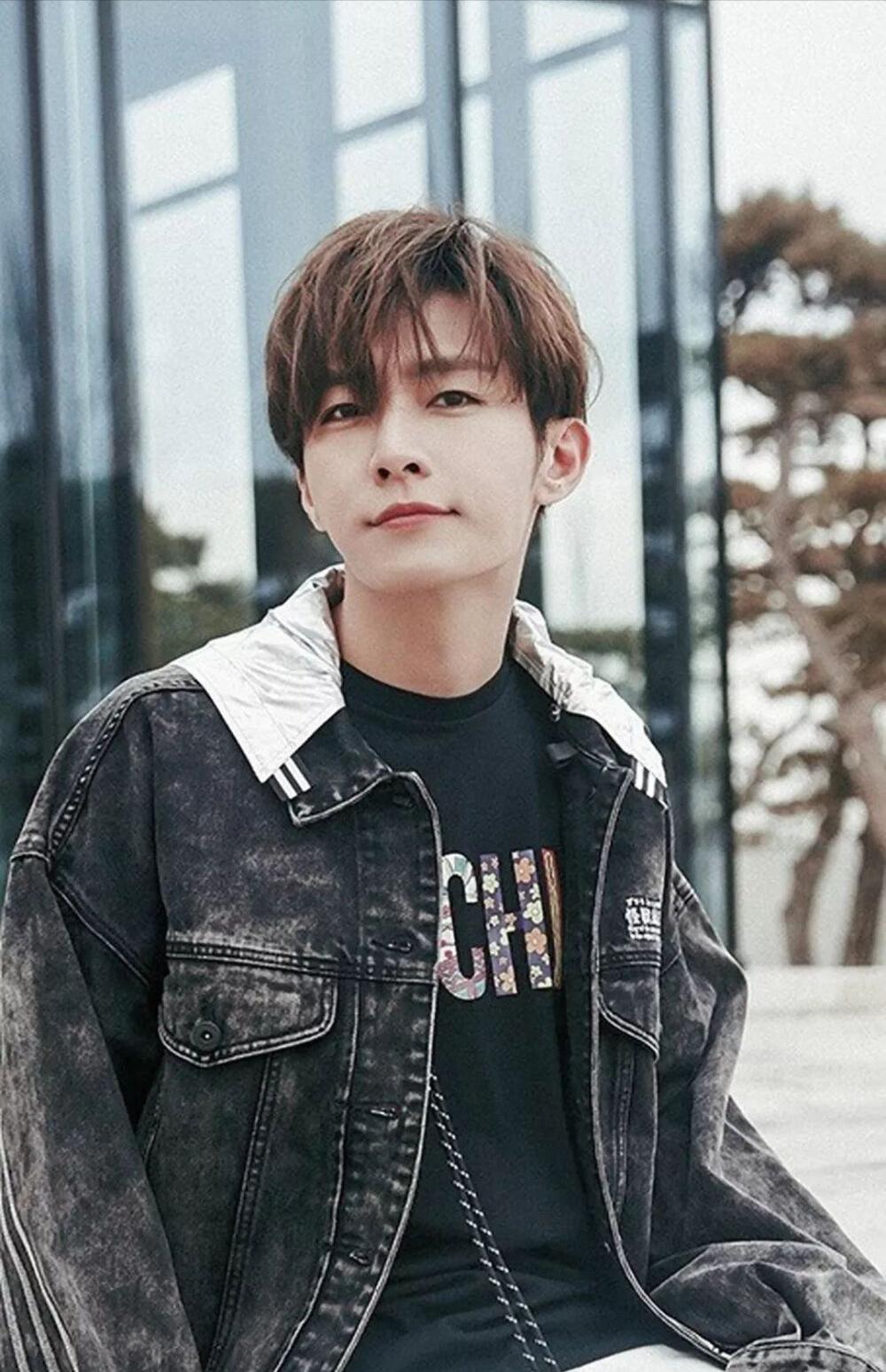 Aaron Yan bowed to his ex-boyfriend and begged for forgiveness! Weeping ...