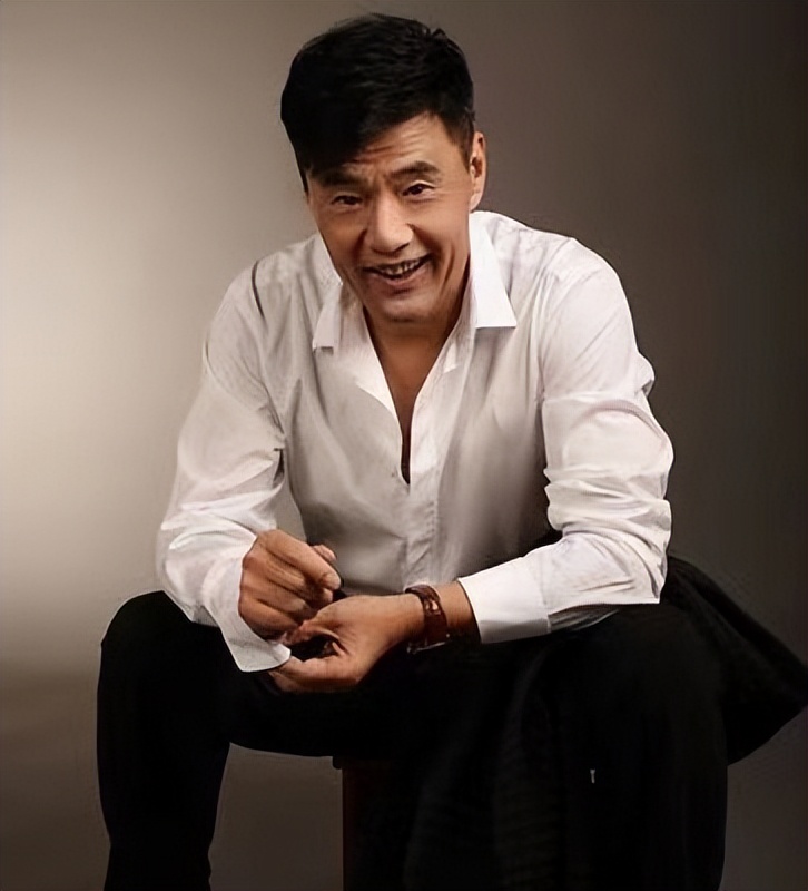 Yu Rongguang has been divorced for two years: he is in good shape with constant drama ...