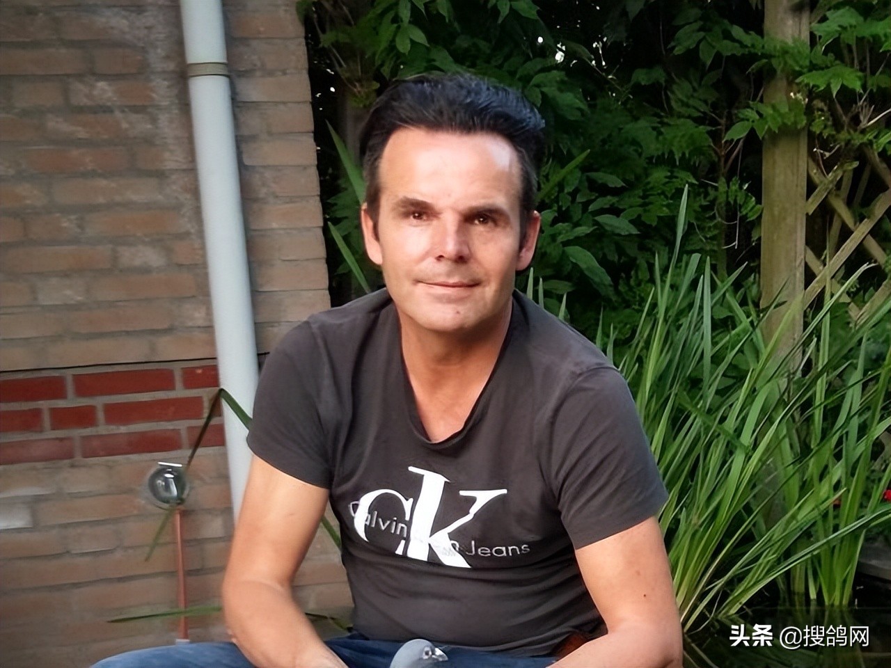 Frans Rutten of the Netherlands takes the top four of 15,900 pigeons ...