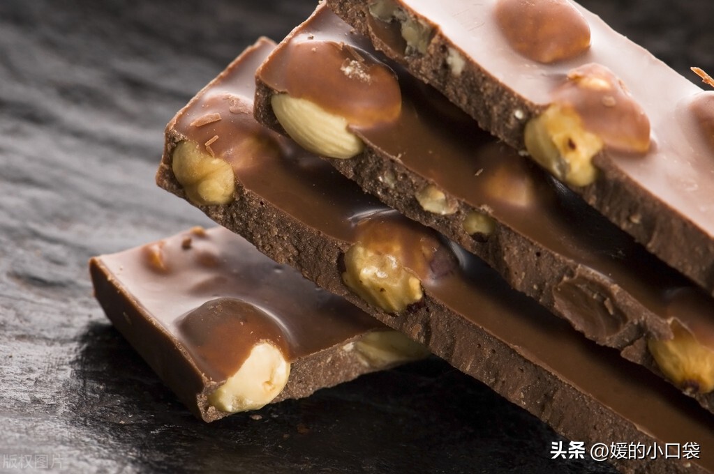 Chocolate "War": Nutrient comparison between dark chocolate and ...