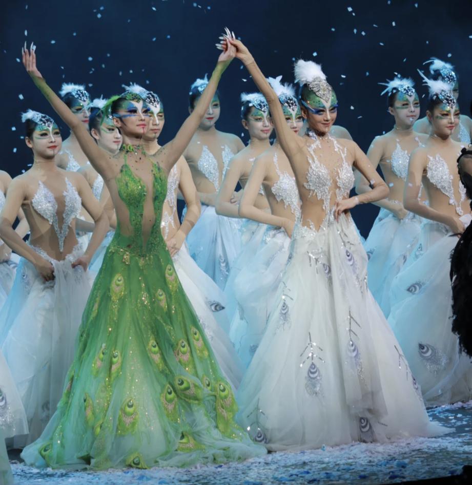 64-year-old Yang Liping danced the peacock dance again. She couldn't ...
