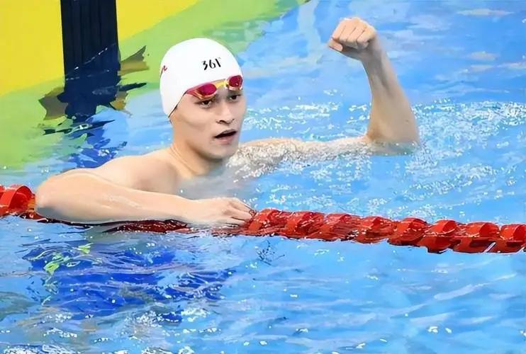 It is revealed that Sun Yang and Zhang Doudou are shopping sweetly ...