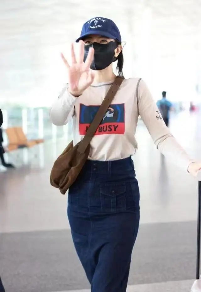 Bold breakthrough! Gao Yuanyuan's stunning swimsuit dress on the red ...