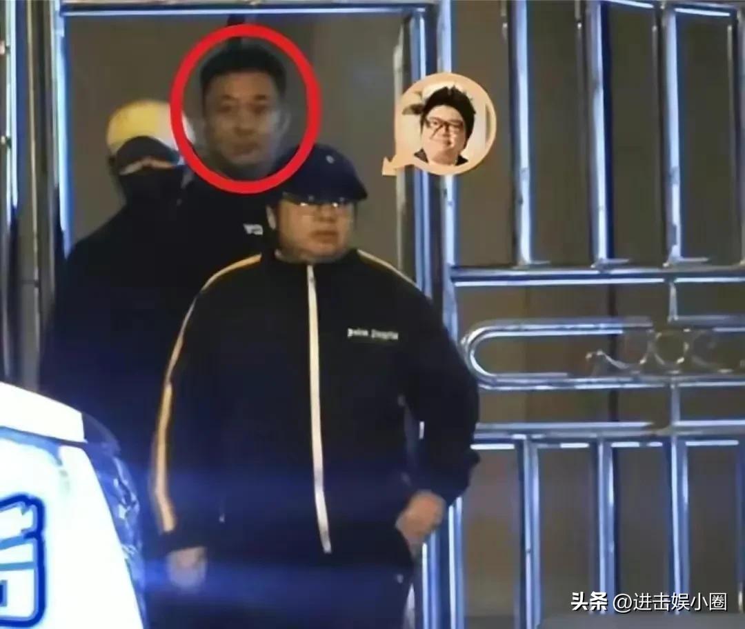 51-year-old Han Hong was caught in a love affair, interacted intimately with her boyfriend, and ...