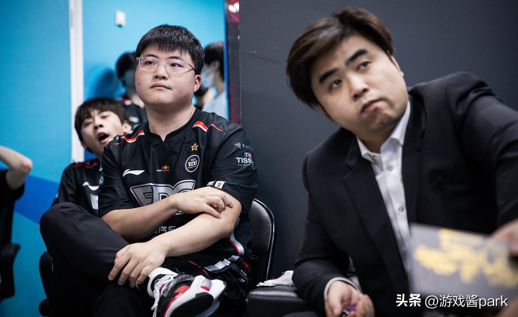 2:0! RNG crushed EDG to win the focus of the summer game, and the Tangyuan electric knife demon ...