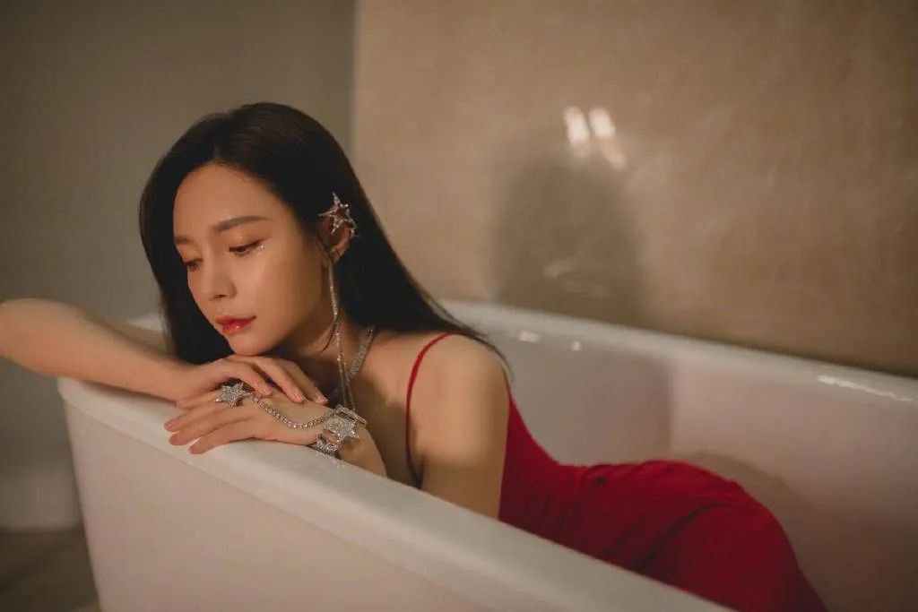 She treats work as love!He once competed with Liu Wen on the same stage, and also appeared in ...