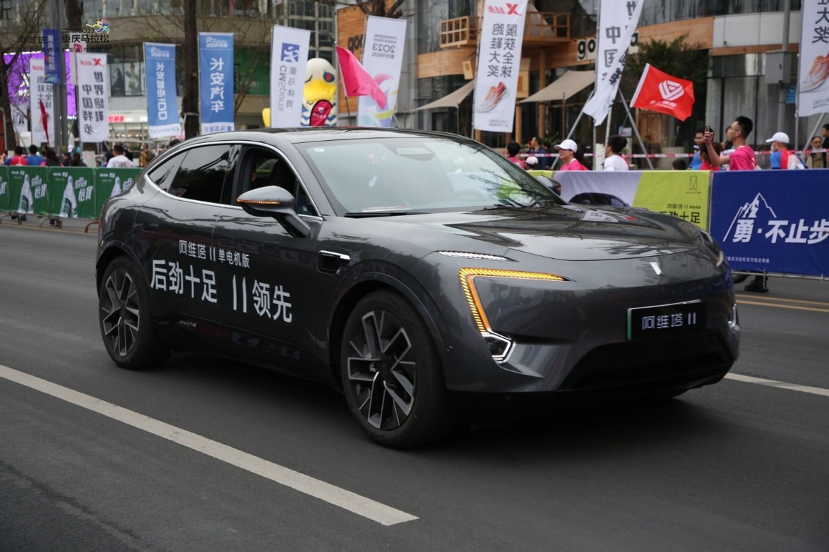 The standard configuration of the single-motor version is fully ...