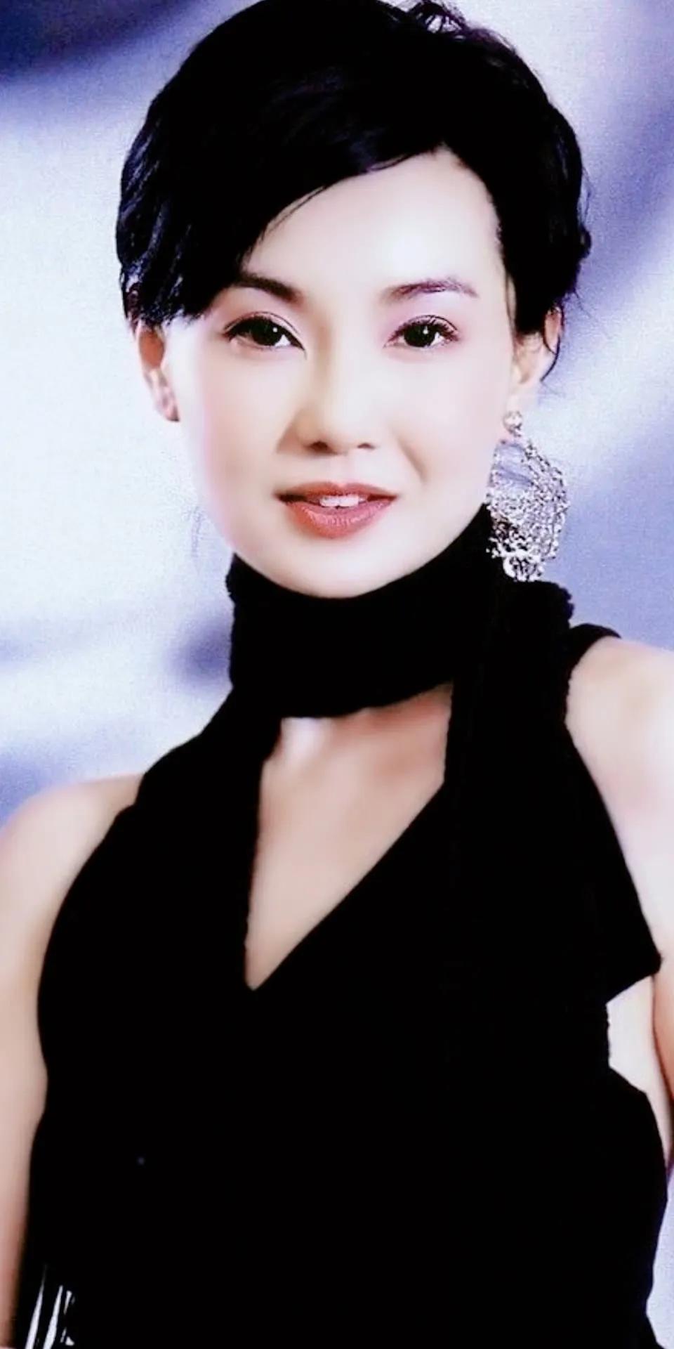 Stills of Zhang Manyu - iNEWS