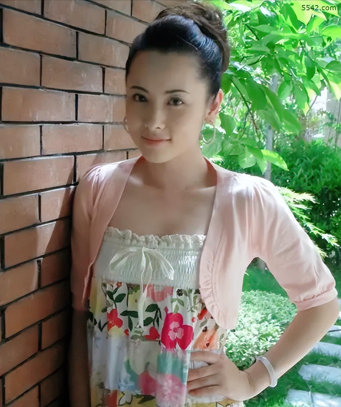 Married and had a child at the age of 41, and divorced with Tian Liang ...