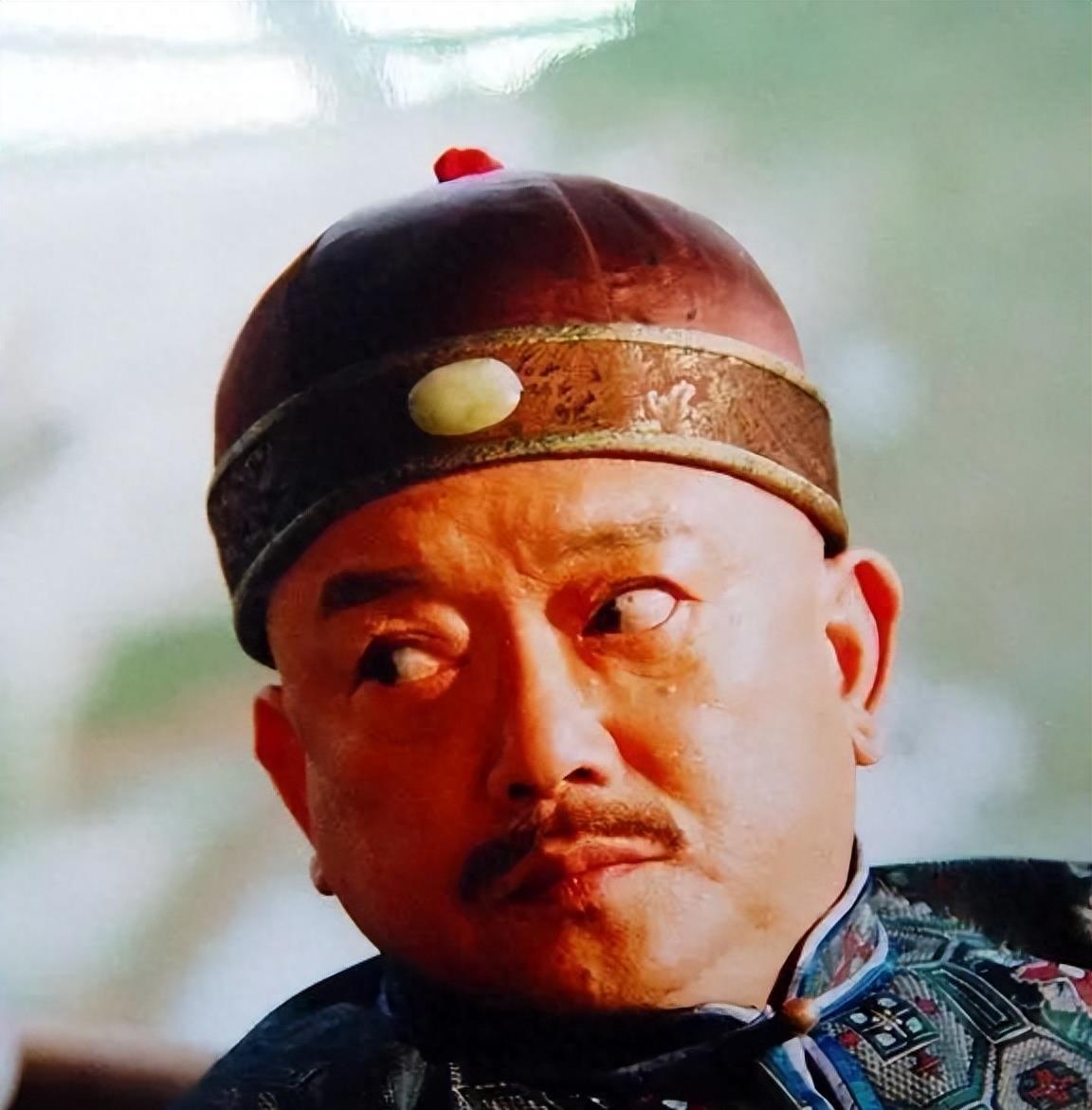 When He Shen was sentenced to death, he took out the "Edict of Life ...