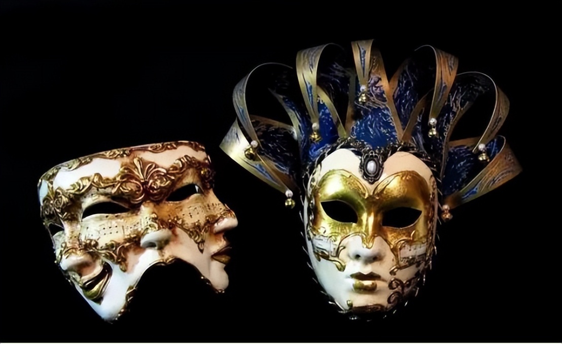 Put on a mask in the ancient Greek theater to make the plot more vivid ...