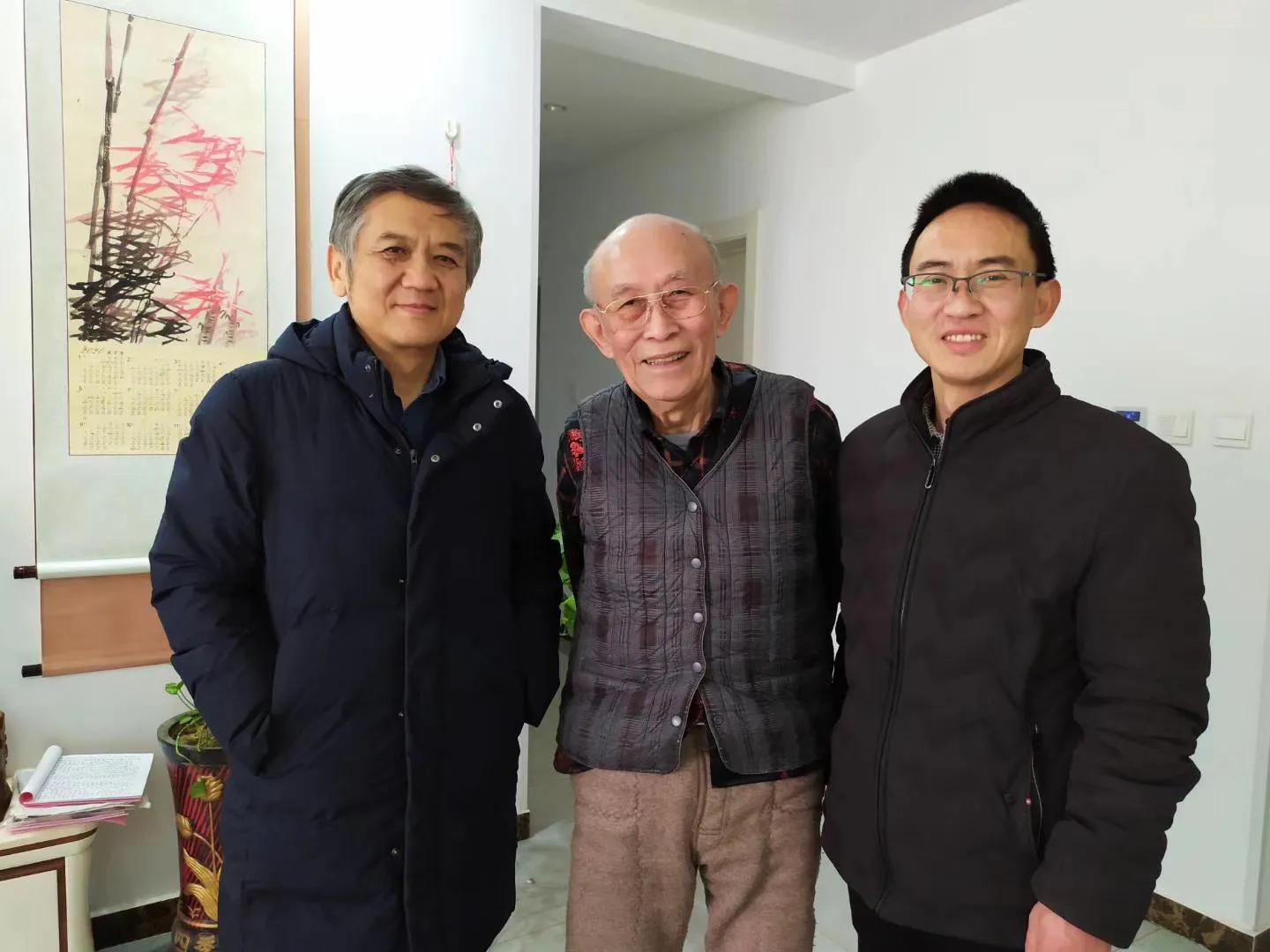 Borrow money to buy old books with a thick face - iNEWS