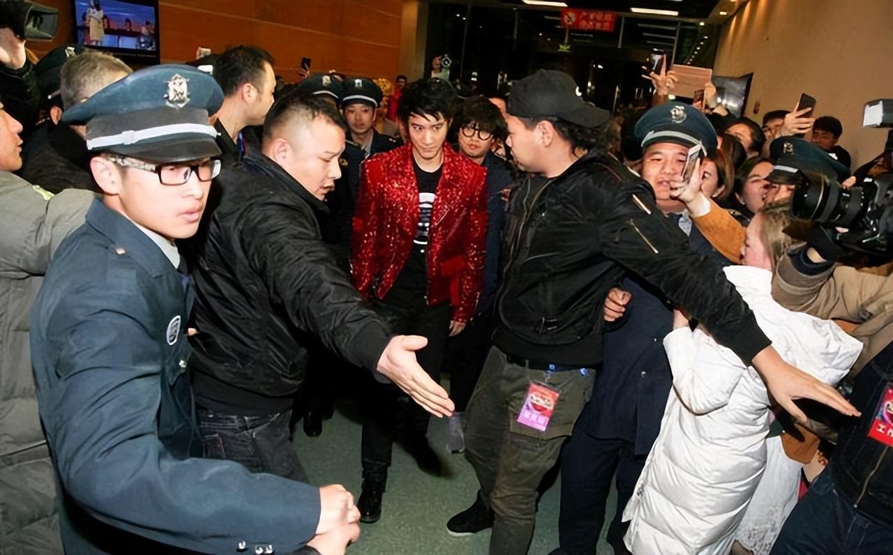 Being named by CCTV and still not repenting, 30 security guards ...