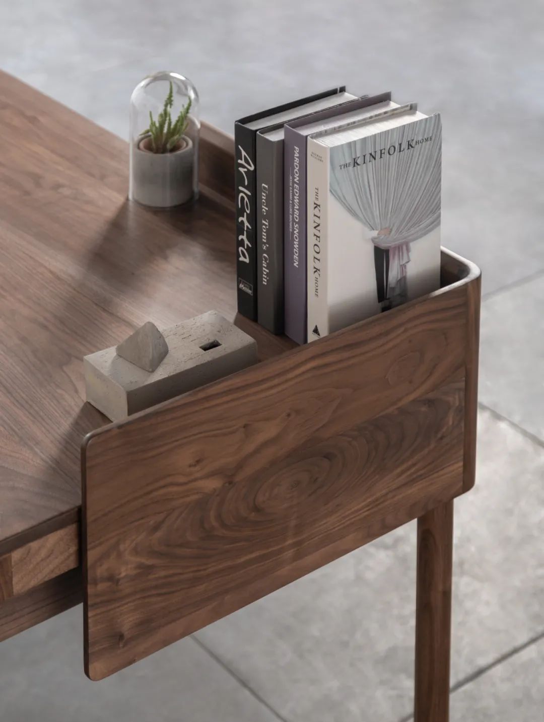 father's desk - iNEWS