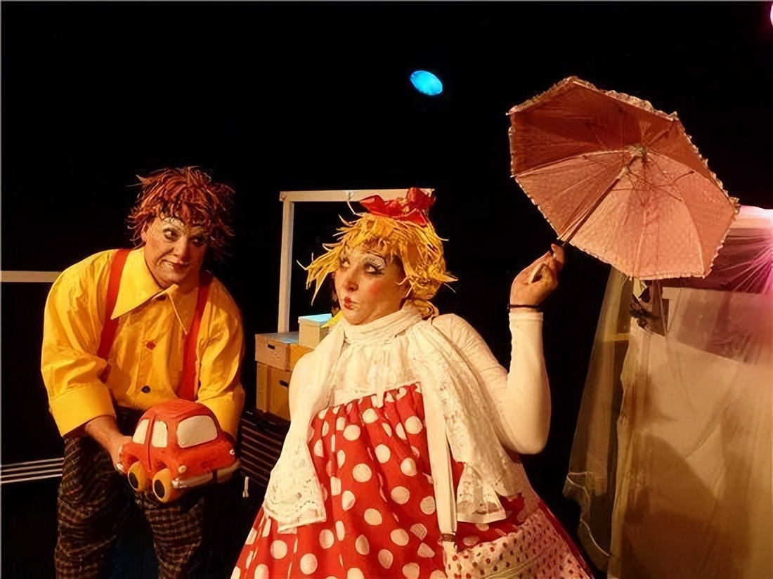 Analyzing the essence and development of ancient Greek comedy from the ...