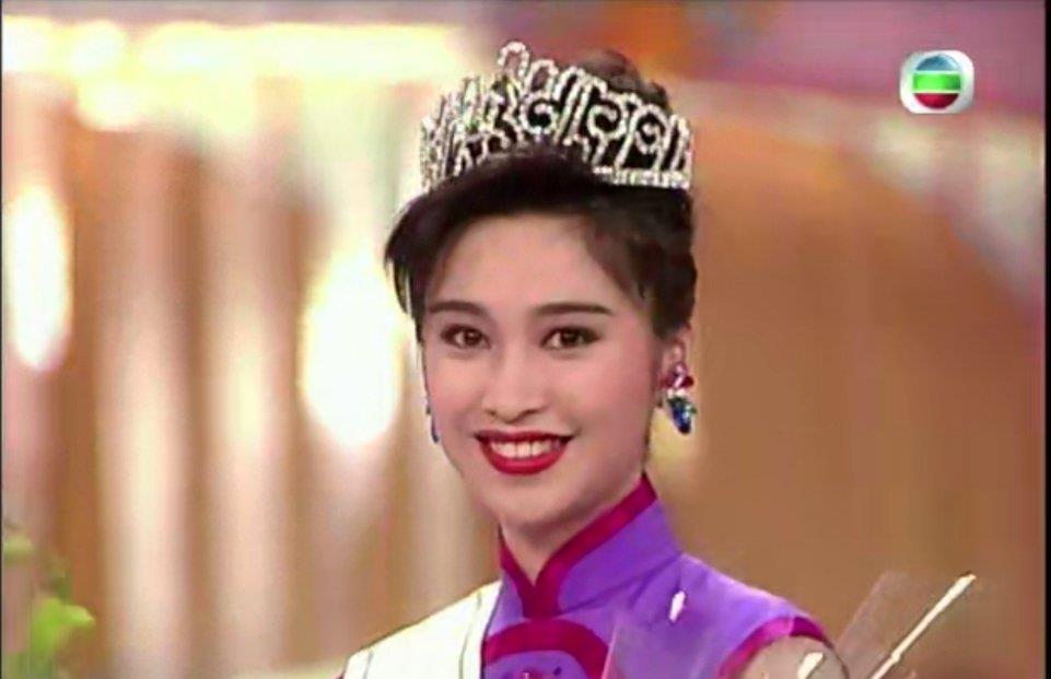 Mrs. Hacken Lee's stunning 50th birthday! She is as beautiful as a girl ...