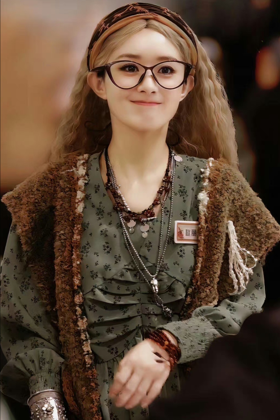 Zhao Liying holding a crystal ball COS Harry Potter Hogwarts School ...
