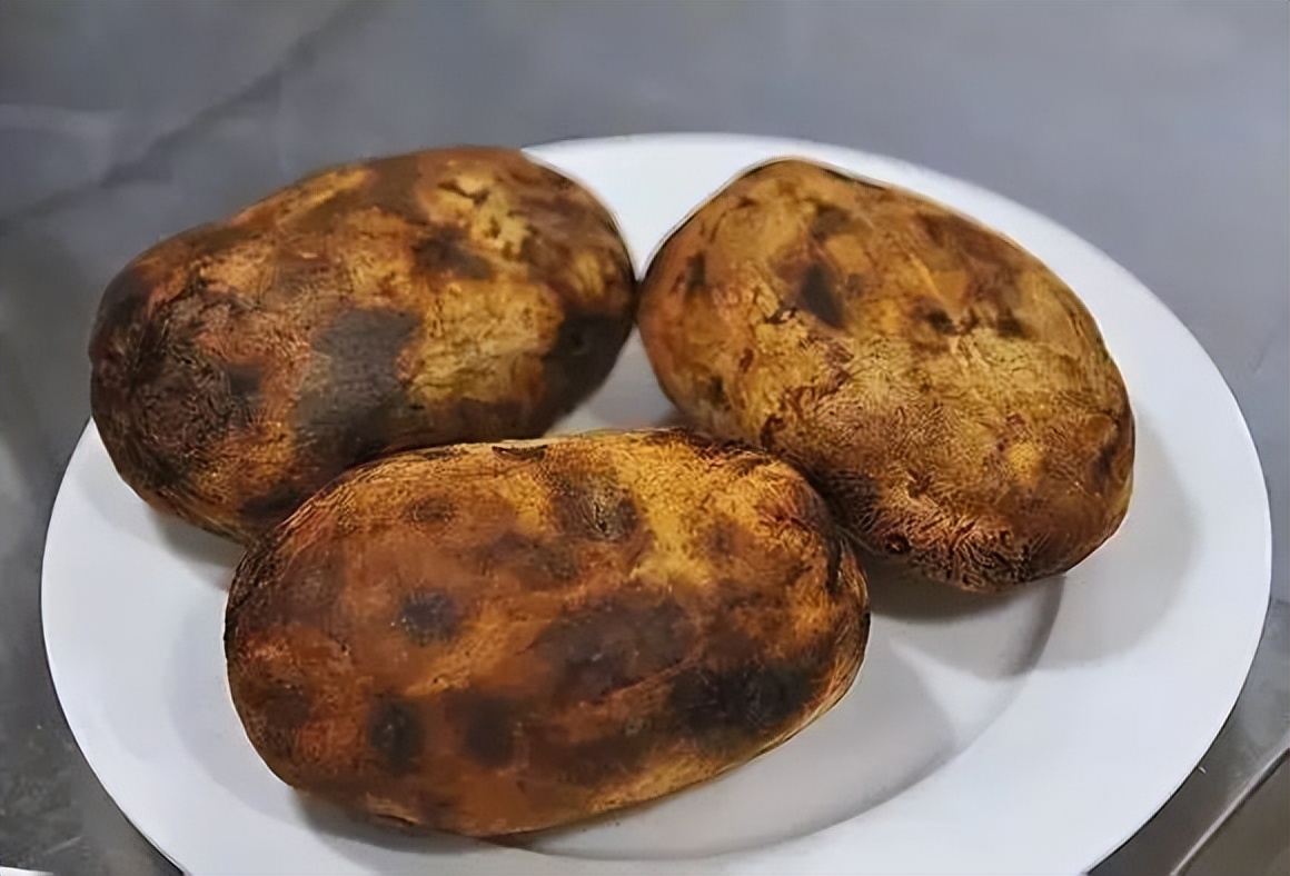 Delicious roasted yam in Northwest Shanxi in autumn - iNEWS