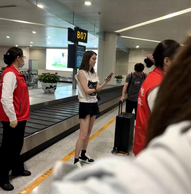 Hong Xin and his wife's private real state exposed! No communication at ...