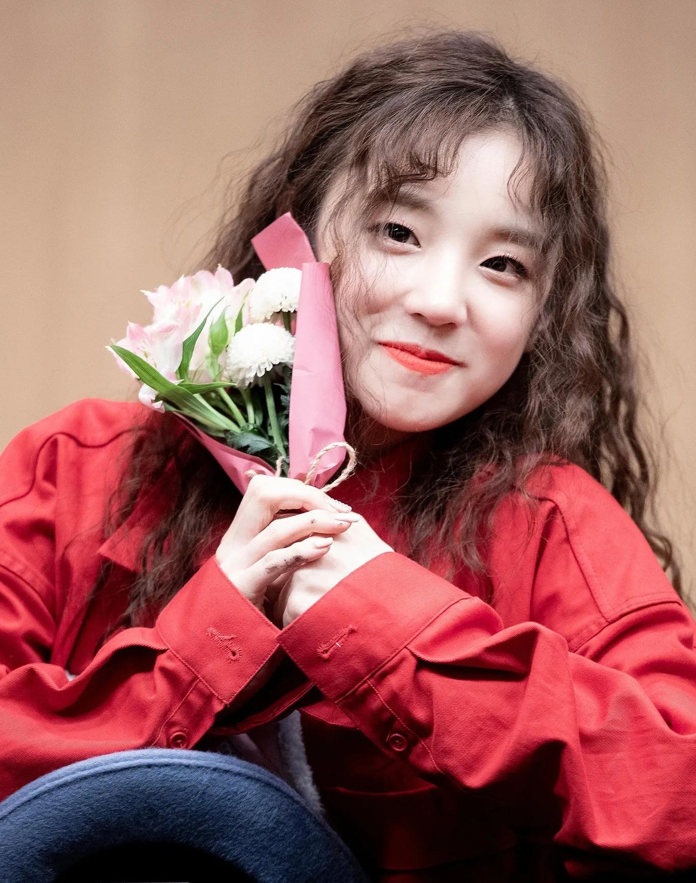Song Yuqi is so beautiful - iNEWS