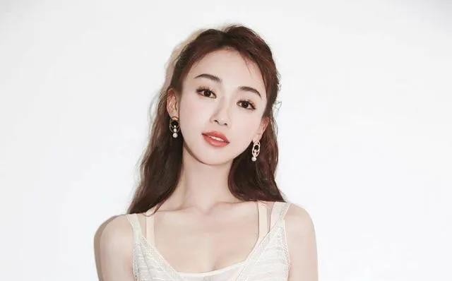 Wu Jinyan and Hong Yao finally announced their relationship after they ...