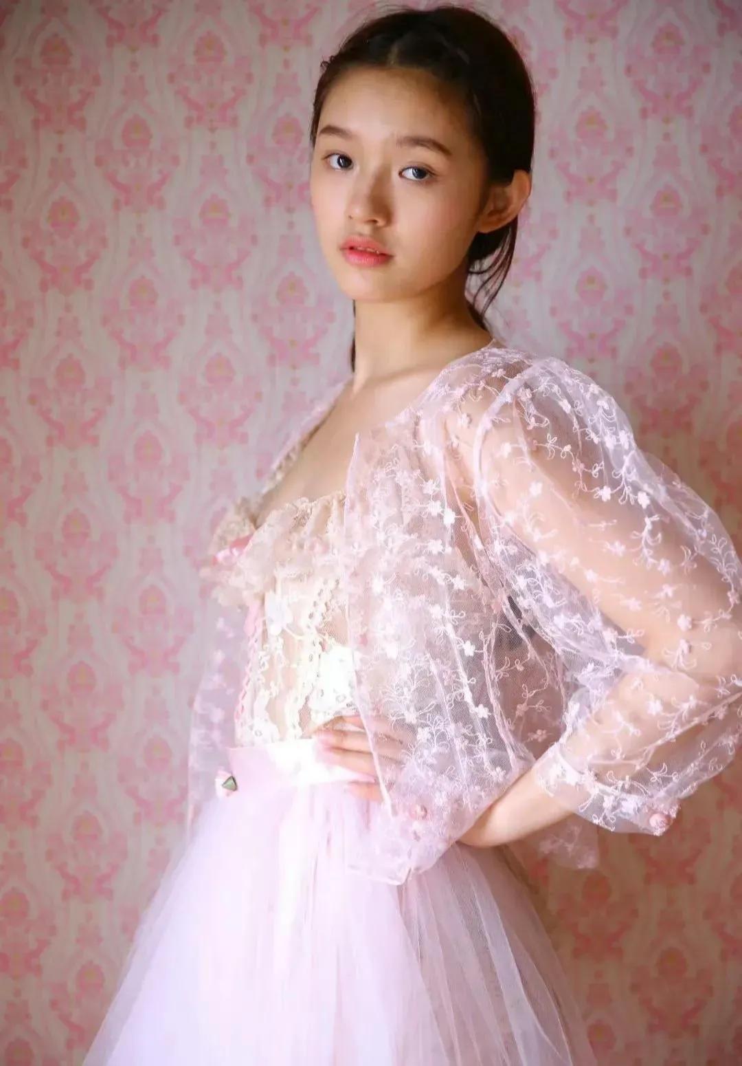 Lin Yun's early pictures, although very crude, can be seen that the ...