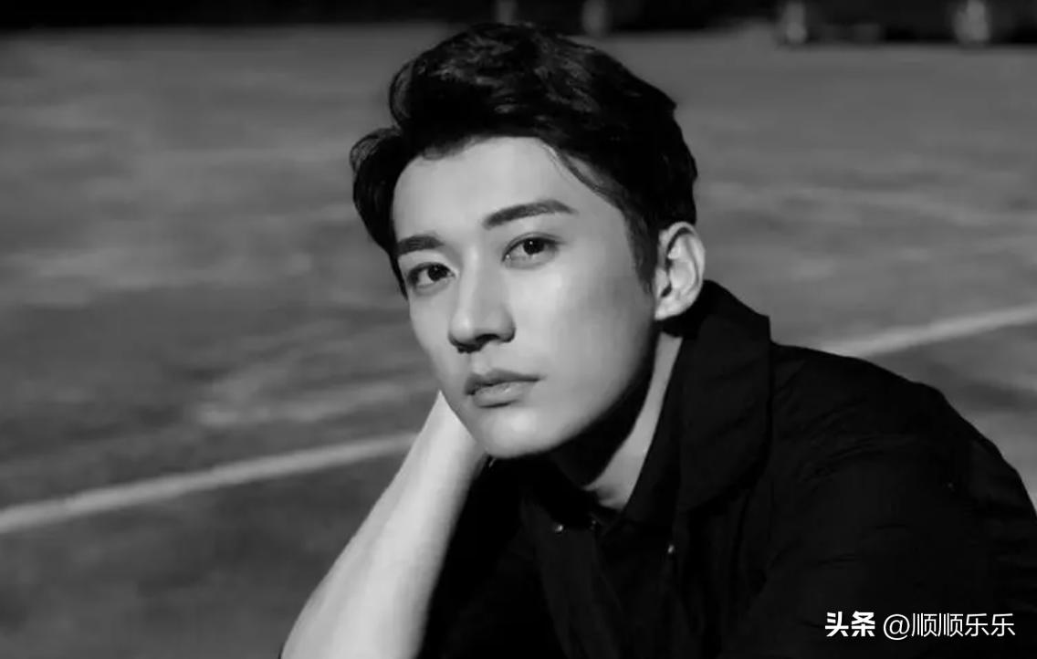 Zhang Xiaohan released a video of Liu Xueyi feeding Yang Zi cake ...