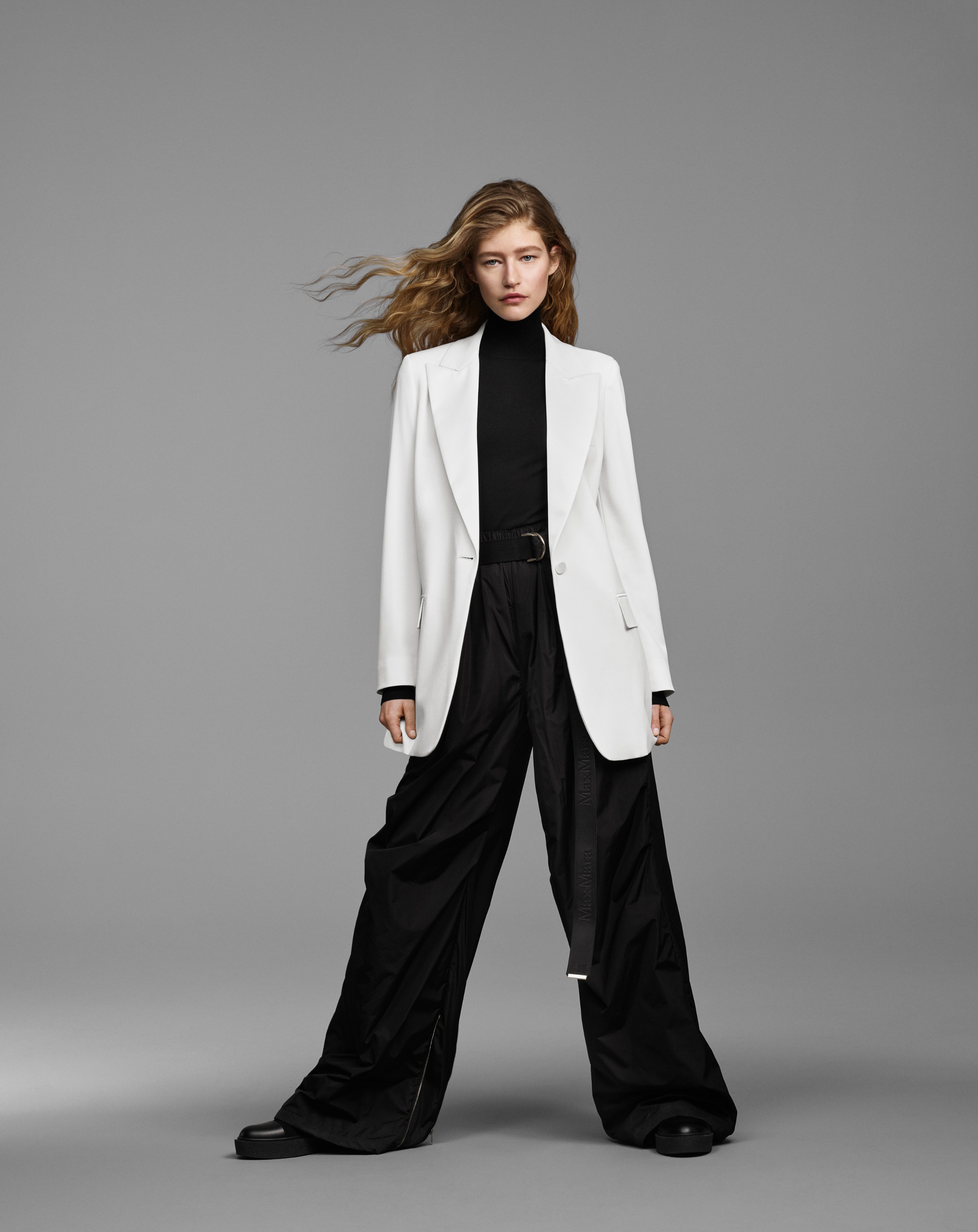 Under the colorful lights, elegant return - iNEWS