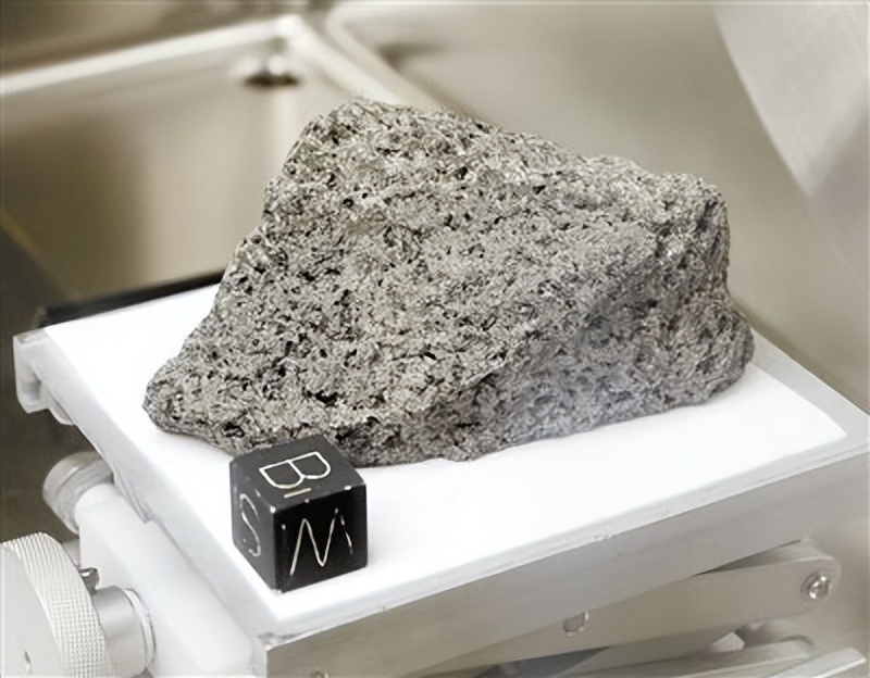 The United States landed on the moon 6 times and retrieved 382 ...