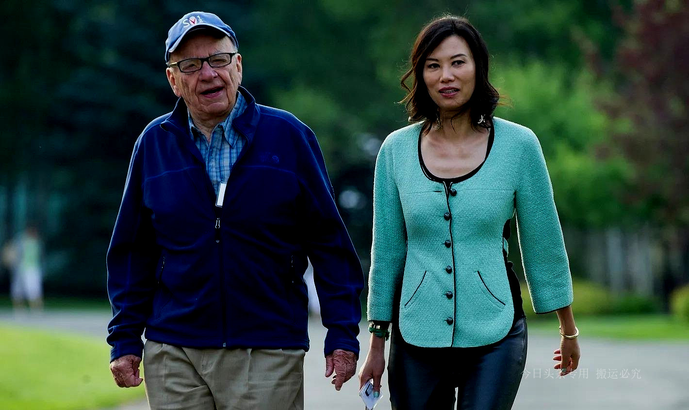 54-year-old Wendi Deng shines at the Rich Summer Camp! Buffett is here ...