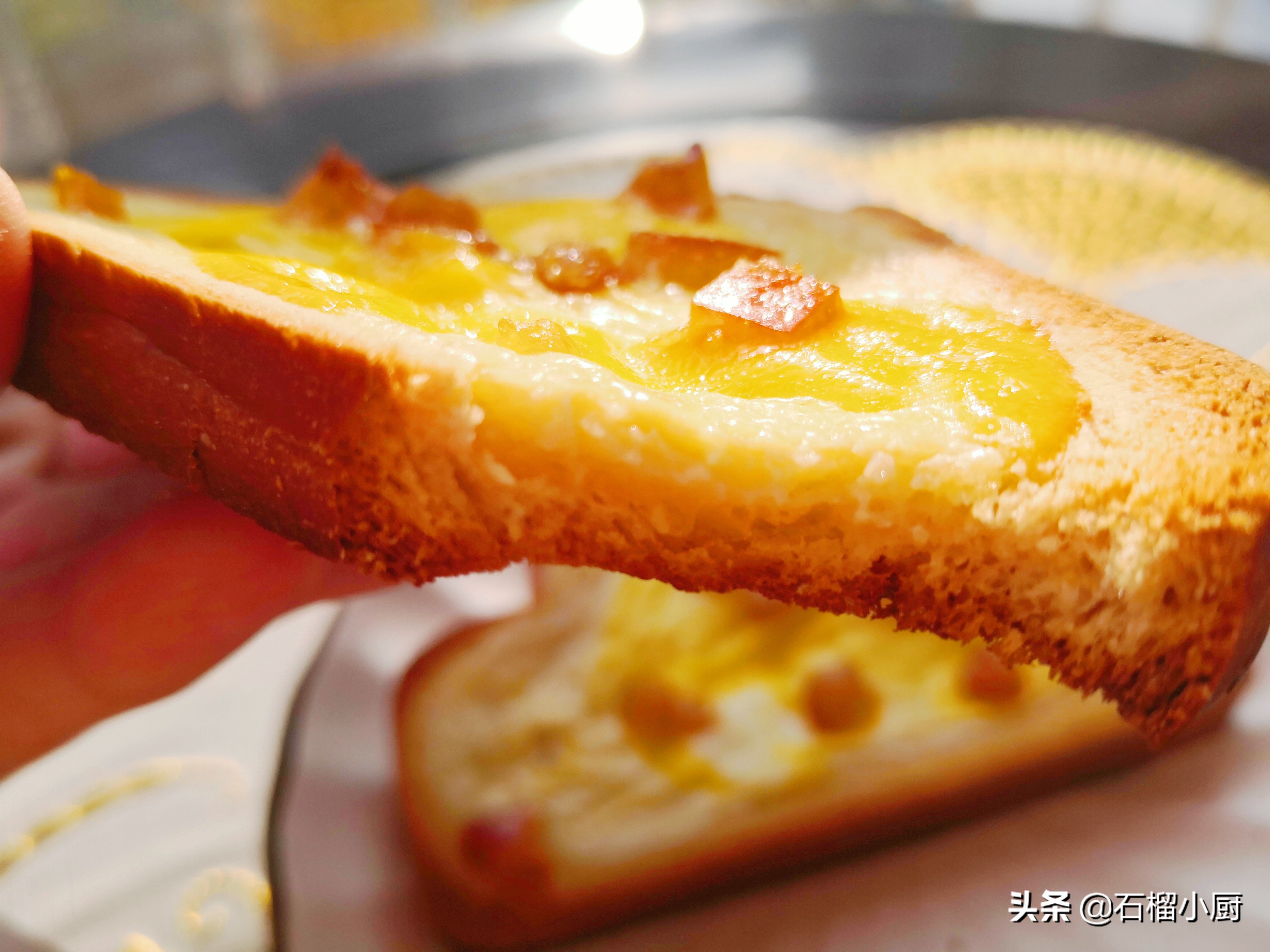 What is the way to eat toast again?Crispy, crispy, sweet and sour ...
