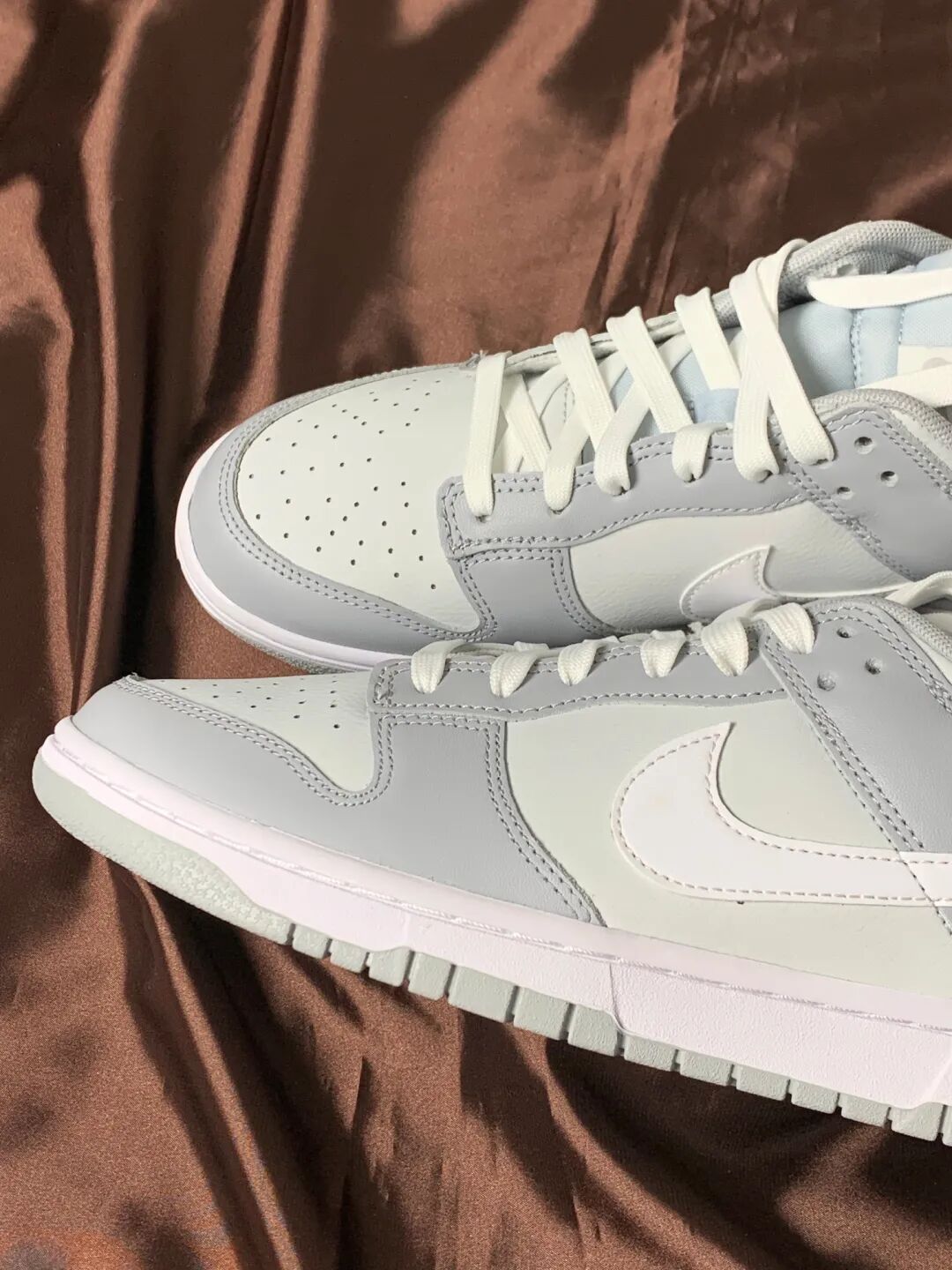 Gray and white reversed is also very good! - iMedia