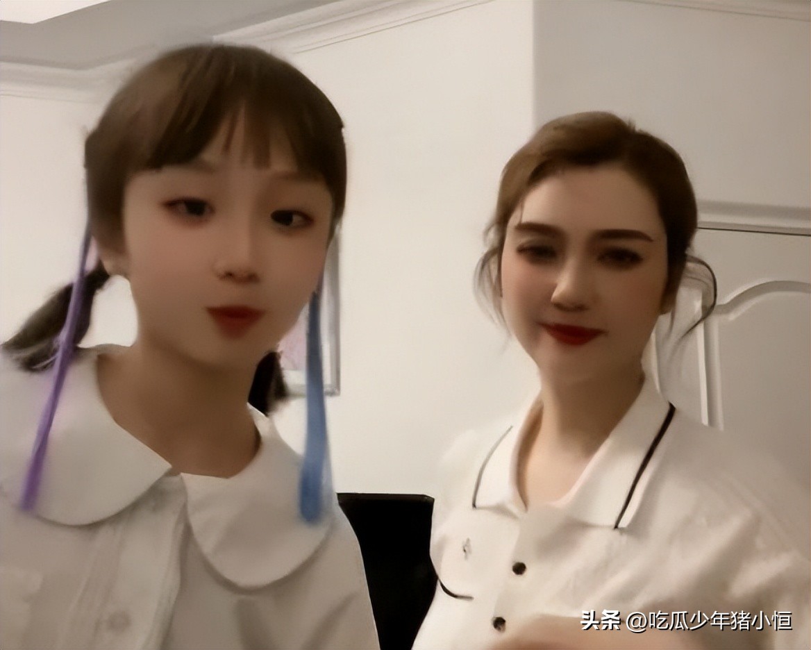 After the combined live broadcast, Zhang Danfeng played golf alone, Bi Ying toured the mountains ...