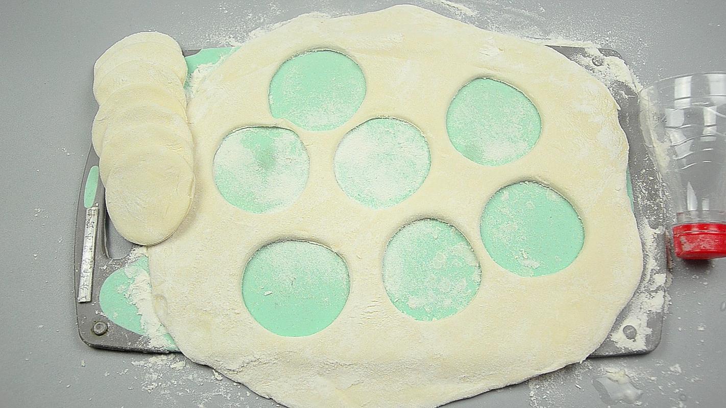 Don't roll out the dumpling skins one by one. You only need a milk tea ...